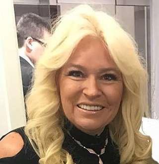 Beth Smith Age 50, Now: Cancer Survivor Keeps Children & Husband Close