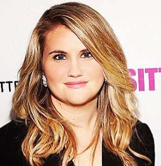 Jillian Bell Married & Turn Tour Guide Boyfriend Into Husband? "Sexual ...