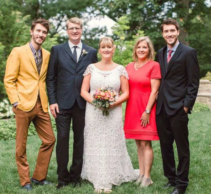 Pete Nelson Bio At Age 56: Tightly Knit Family With Wife & Daughter, A ...